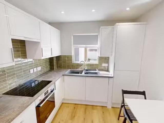 For Rent! 1 BA 4 bedroom semi detached house for rent in Clove.