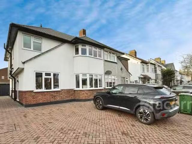Just in! 1 BA 4 bedroom semi detached house for rent in Avenue.