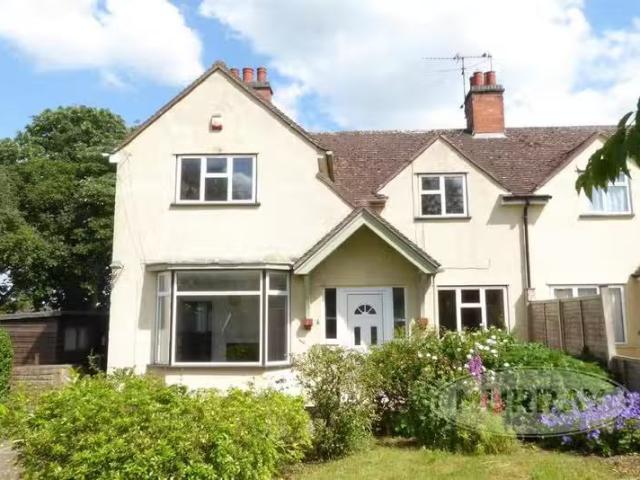 Nice 1 BA 4 bedroom semi detached house for rent in Ayston Roa.