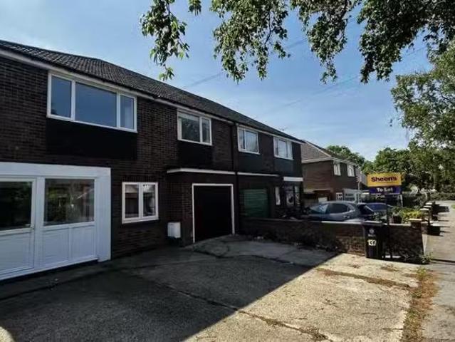 New 1 BA 4 bedroom semi detached house for rent in Leas Road.