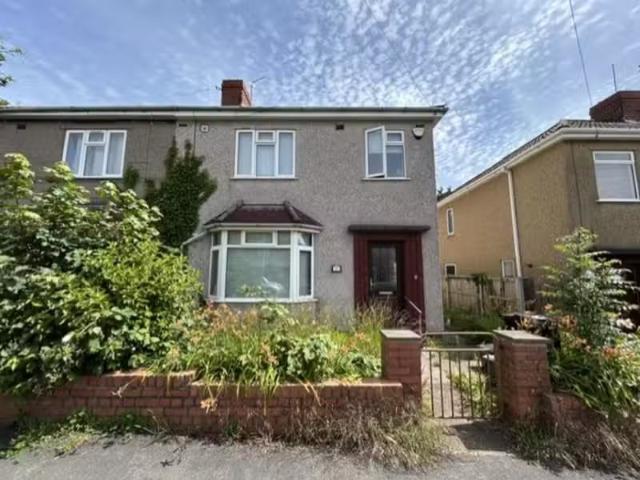 Cozy 1 BA 4 bedroom semi detached house for rent in Moorlands.