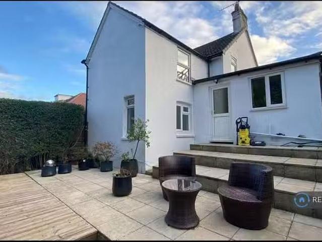 Unique 1 BA 4 bedroom semi detached house for rent in Malvern.