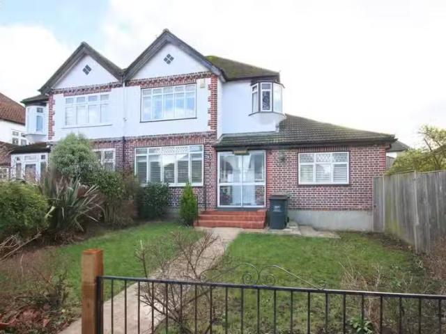 Nice 1 BA 4 bedroom semi detached house for rent in Manor Park.
