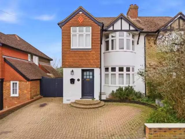 Cozy 1 BA 4 bedroom semi detached house for rent in Seymour Ro.