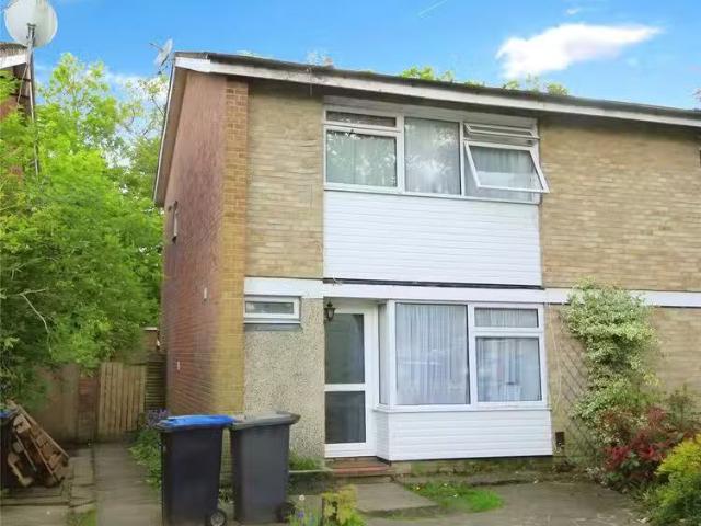 Cozy 1 BA 4 bedroom Semi Detached House to rent, Cherrywood Av.