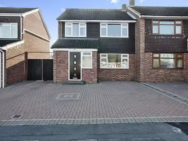 New 1 BA 4 bedroom Semi Detached House to rent, Peveril Drive.