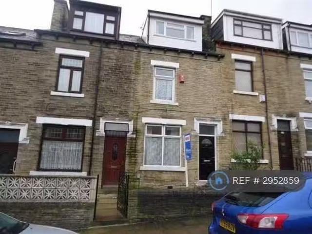 Nice 1 BA 4 bedroom terraced house for rent in Oulton Terrace.