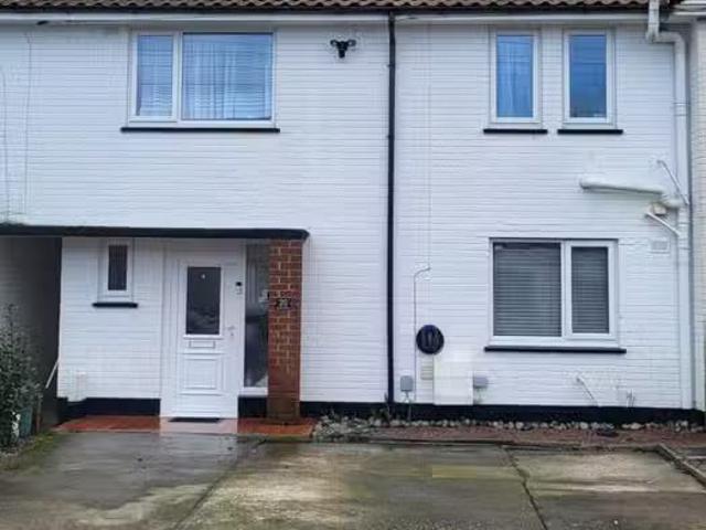 Deal! 1 BA 4 bedroom terraced house for rent in Canute Road, D.