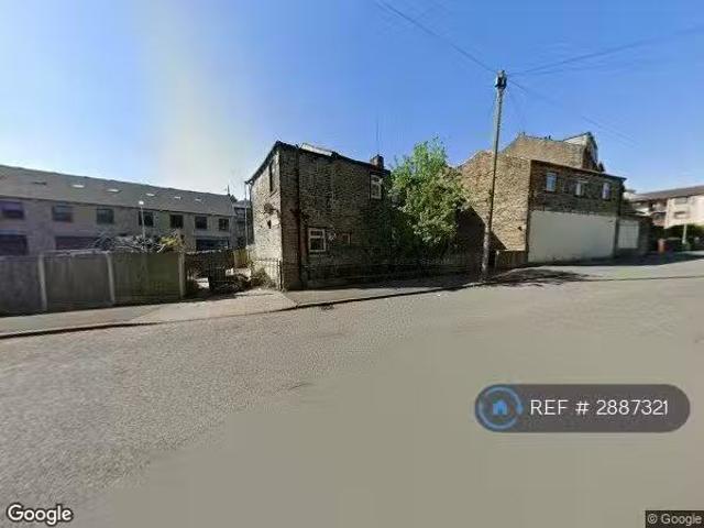 Nice 1 BA 4 bedroom terraced house for rent in Great Horton Ro.