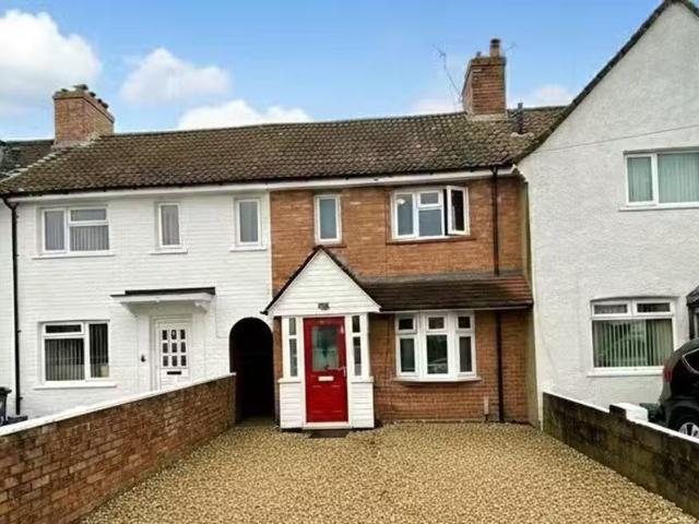 Cheap 1 BA 4 bedroom terraced house for rent in Southmead, Don.