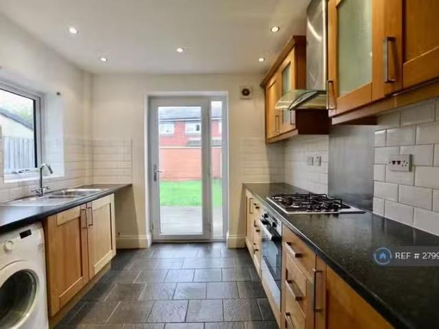 Cozy 1 BA 4 bedroom terraced house for rent in Tudor Road, St.
