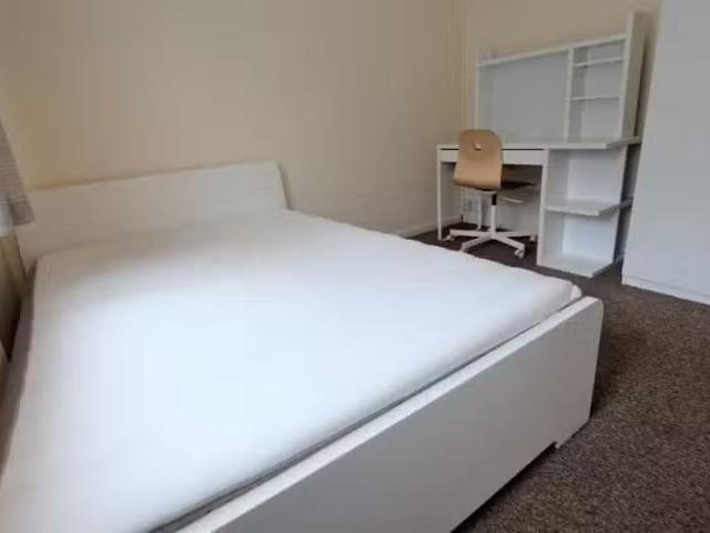 Cozy 1 BA 4 bedroom terraced house for rent in Tunstall Road.