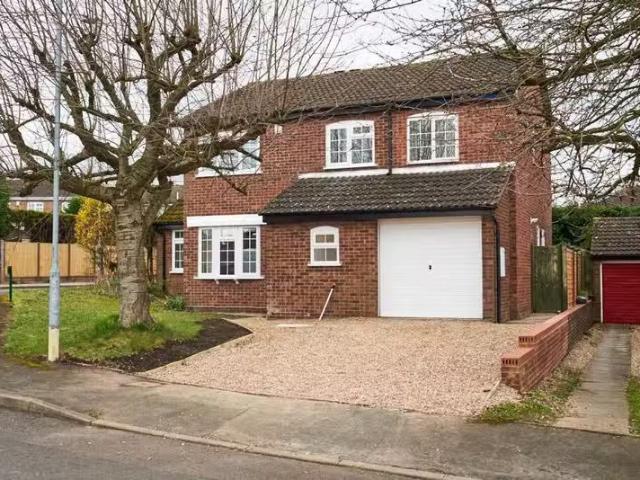 Cheap 1 BA 5 bedroom detached house for rent in Wheatland Clos.