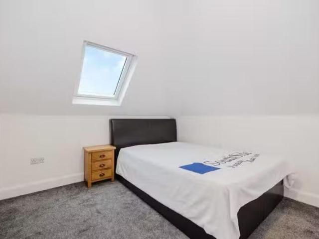 For Rent! 1 BA 5 bedroom flat share for rent in 0799L Chesser.