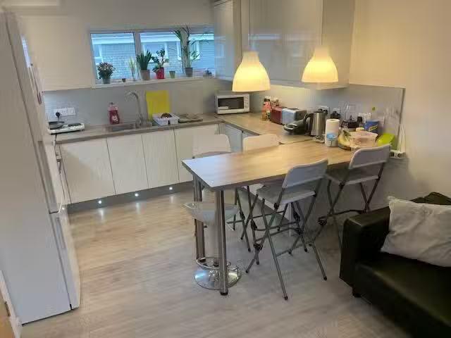 Nice 1 BA 5 bedroom house for rent in Leeson Walk 5 bed, Har.