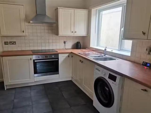 Cheap 1 BA 5 bedroom house for rent in 5 bedroom Detached Hous.