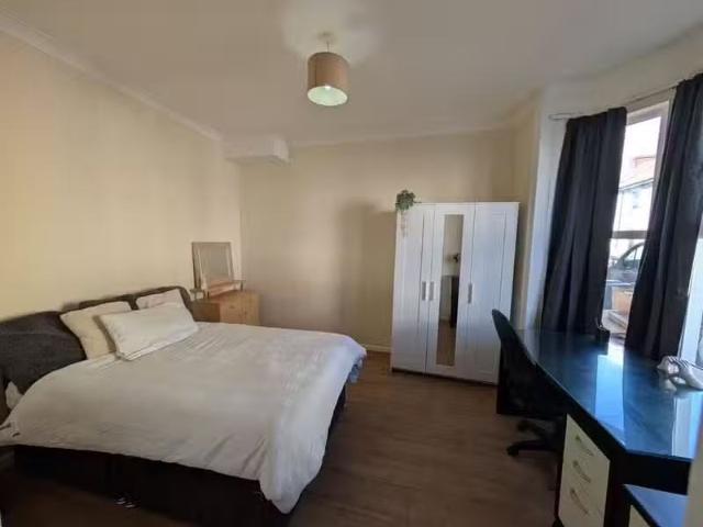 Unique 1 BA 5 bedroom Room to rent, Hudson Road, Southsea, PO5.