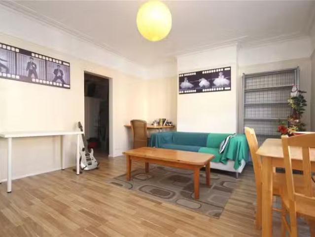 Deal! 1 BA 5 bedroom semi detached house for rent in Ashley Do.