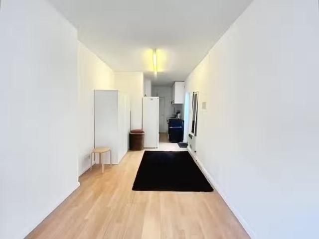 For Rent! 1 BA Flat to rent, Foresters Drive, Wallington, SM6.