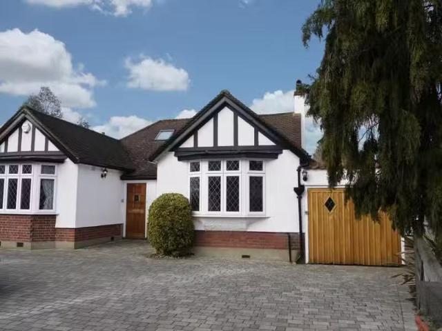 Cozy 1 BA House share for rent in Ashgrove Road Bromley BR1