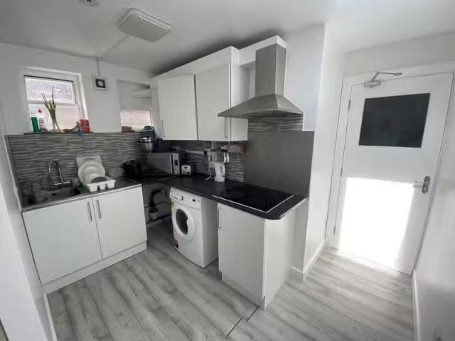 Nice 1 BA House share for rent in West Street, Bedminster, Bri.