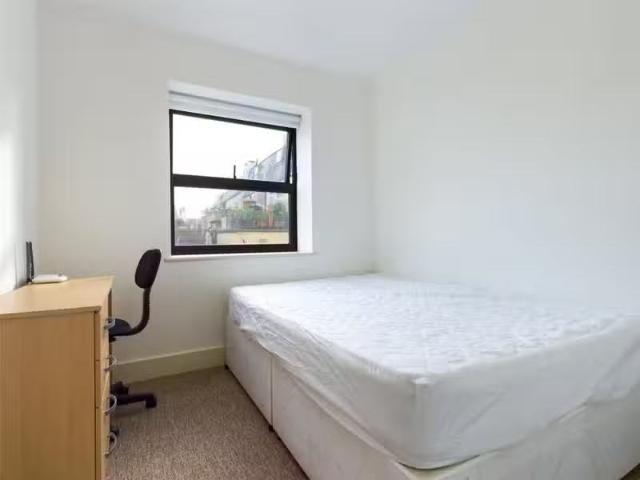 Nice 1 BA Studio apartment for rent in Castle Street, Brighton.