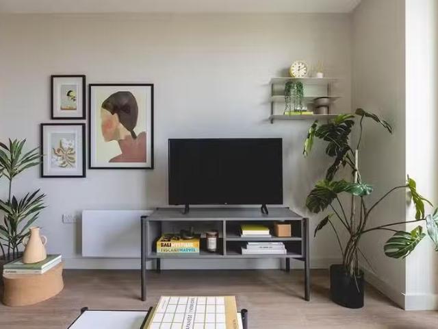 Cheap 1 BA Studio flat for rent in Apartment 168, Hove Gardens.