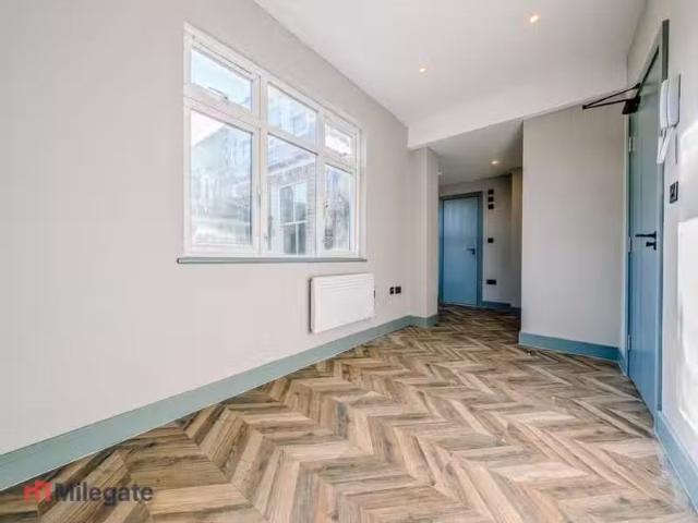 Rental! 1 BA Studio flat for rent in Danesdale Road, London, E9