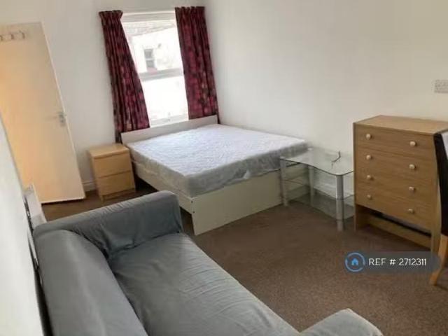 Cozy 1 BA Studio flat for rent in East Street, Bedminster, Bri.