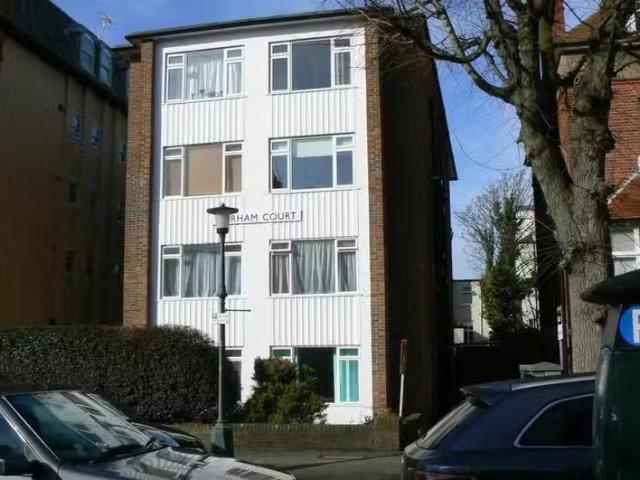 Deal! 1 BA Studio flat for rent in Fourth Avenue, Hove, BN3