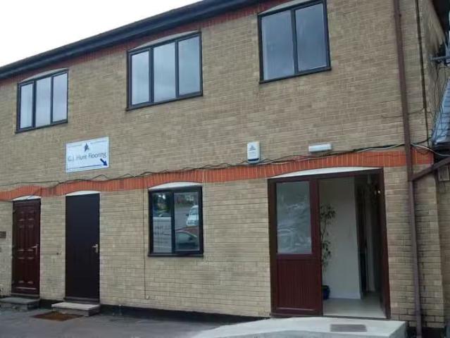 For Rent! 1 BA Studio flat for rent in High Street, Haverhill.