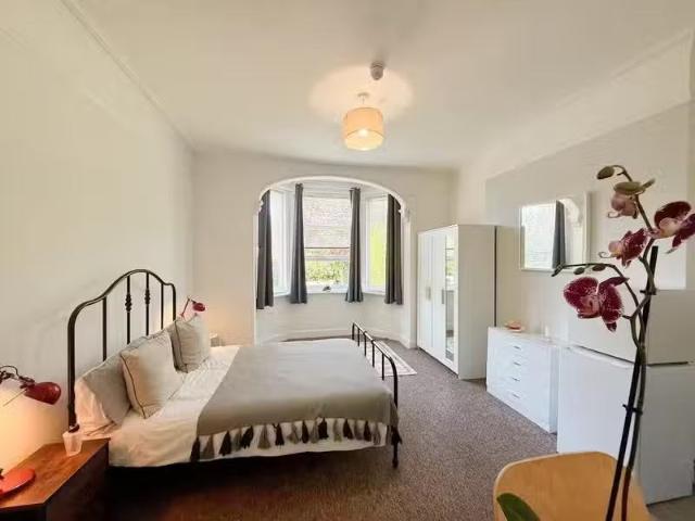 Nice 1 BA Studio flat for rent in Lowther Road, Charminster, BH8
