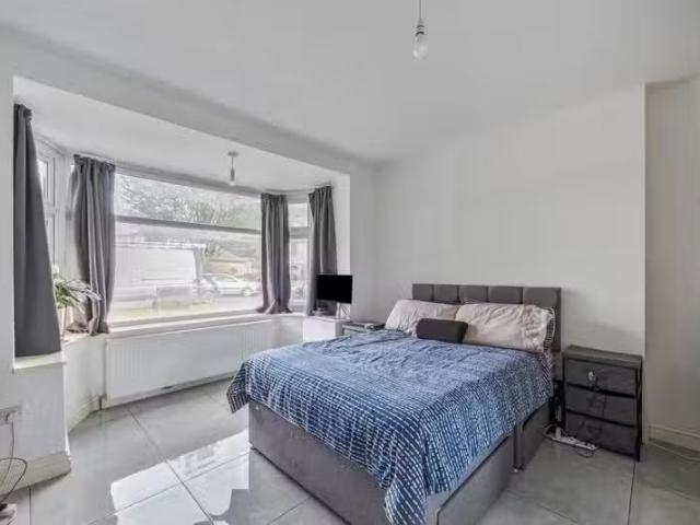 Unique 1 BA Studio flat for rent in Lyncroft Avenue, Pinner, HA5