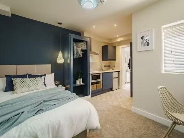 Deal! 1 BA Studio flat for rent in Studio 2, Severn Street, De.