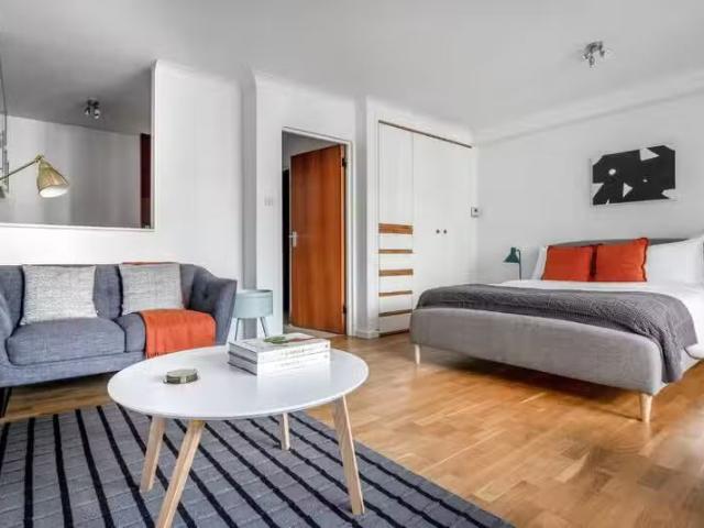 Just in! 1 BA Studio flat for rent in Portsoken Street, London.