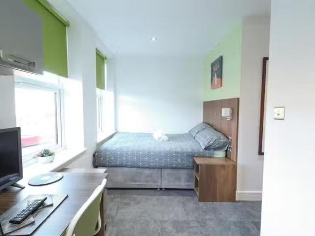 Unique 1 BA Studio flat for rent in Queens Road, City Centre.