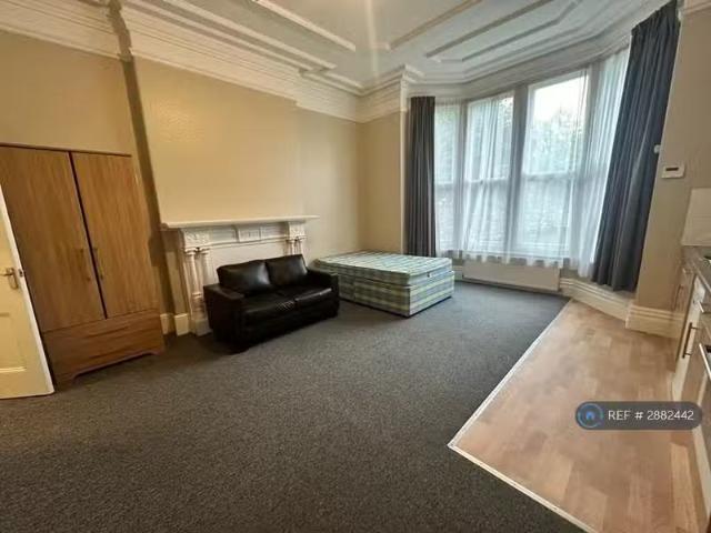 Nice 1 BA Studio flat for rent in Redland Road, Bristol, BS6