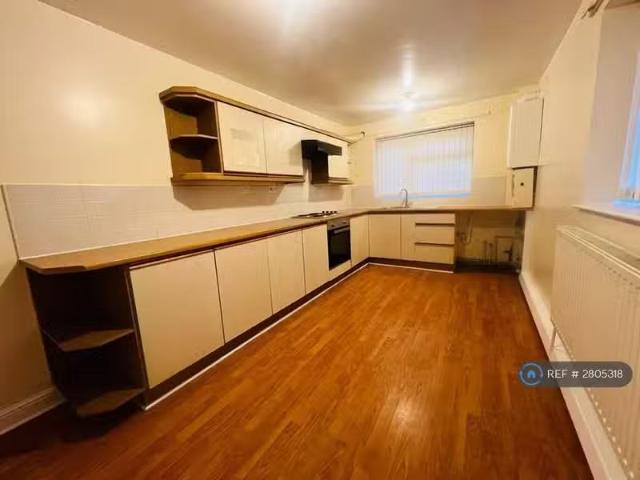 Unique 1 BA Studio flat for rent in Trenholme Avenue, Bradford.