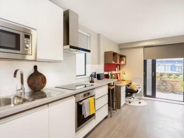 Charming 1 BA Studio flat for rent in Zinc Works, Unity Street.