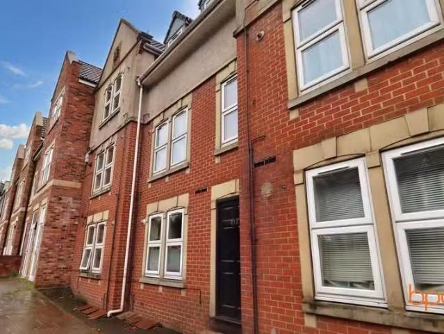 Nice 1 BA Property for rent in Church Road, St. George, BS5