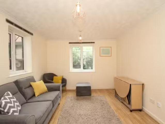 Deal! 1 bedroom apartment for rent in Berlington Court City.