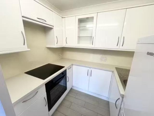 Cheap 1 bedroom apartment for rent in Homelake House, Ashley C.