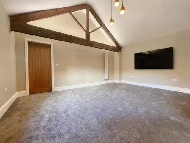 For Rent! 1 bedroom apartment for rent in North Parade, Matloc.