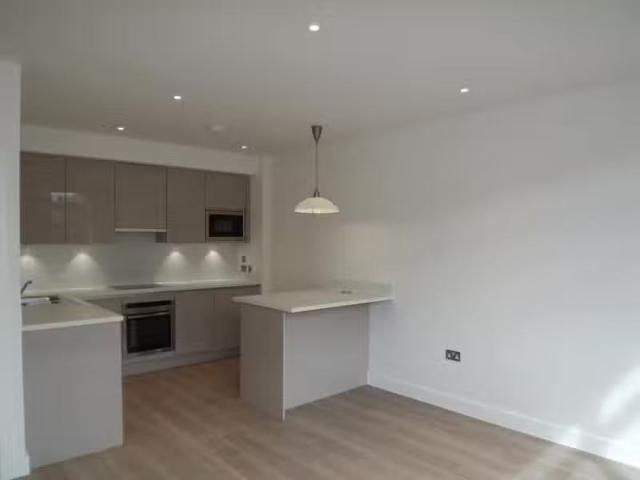 Deal! 1 bedroom apartment for rent in Ridgmont Road St. Albans.