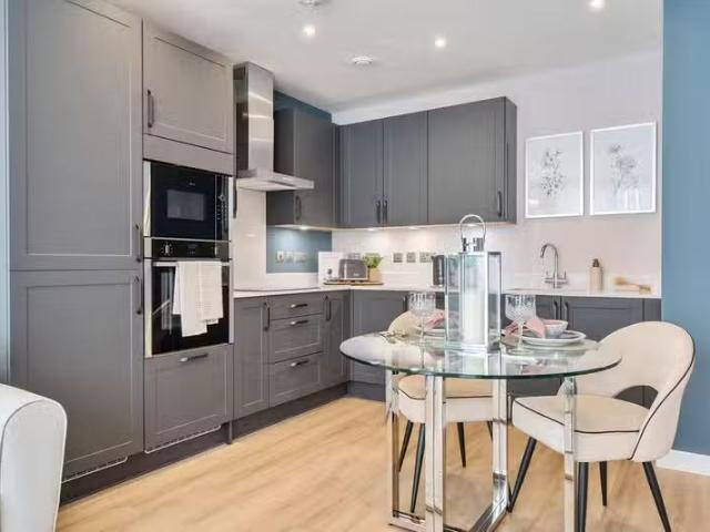 Nice 1 bedroom apartment for rent in Whitchurch Road, Great Bo.