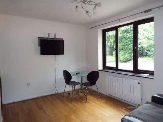 Just in! 1 bedroom flat for rent in Mill Brook Drive, Northfie.