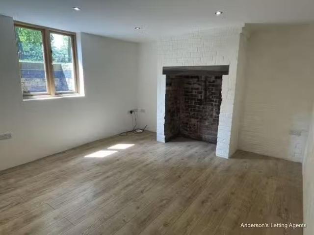 Charming 1 bedroom flat for rent in New Walk Area City Centr.