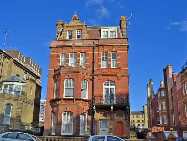 Cozy 1 bedroom flat for rent in Kings Gardens, Hove, East Susi.