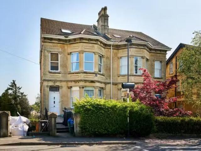 Cozy 1 bedroom flat for rent in Lower Oldfield Park, Bath, BA2