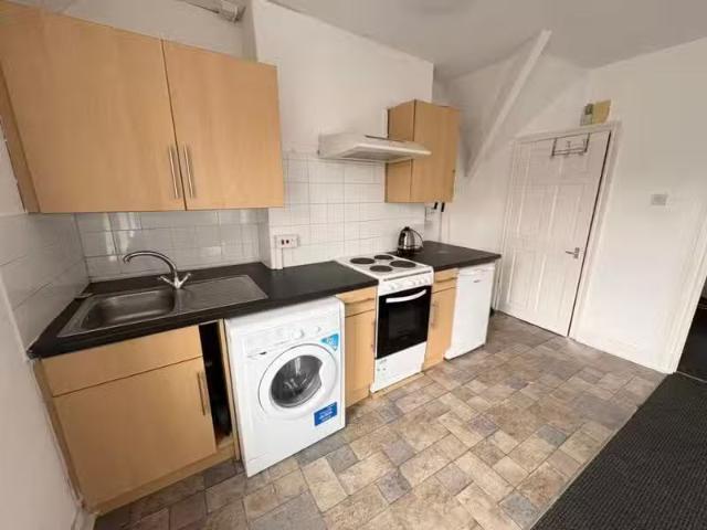 Nice 1 bedroom flat for rent in Lower Cathedral Road, Cardiff.